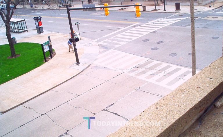 How Does The Law Define Right Of Way Cvc 525?